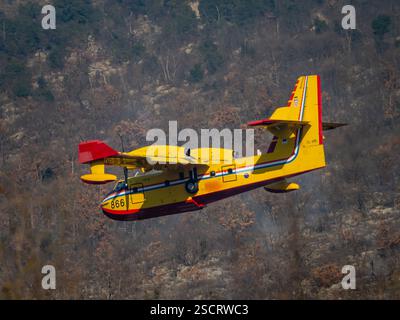 Croatian Canadair CL-415 "866" HRZ in action fire-figthing bombing over ...