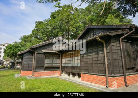 Altes japanisches Holzhaus, Hinoki Village, forest cultural and ...