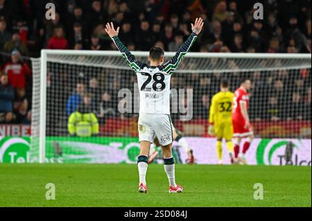 Enzo Le Fée of Sunderland FC threads a ball through the midfield during ...