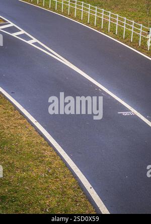 Jogging, walking, cycling path in the park Stock Photo - Alamy