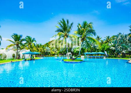 Swimming pool and coconut trees on Wuzhizhou Island, Sanya, Hainan Stock Photo - Alamy
