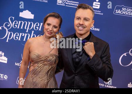 Tino Piontek mit Ehefrau Sabrina Piontek beim 17. SemperOpernball 2025 ...