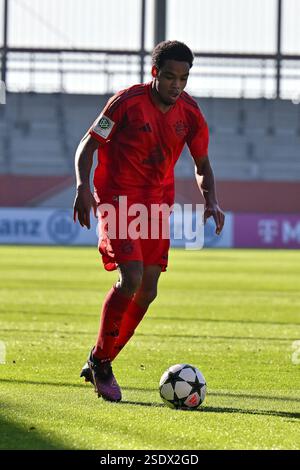 am BAll Chivano WIJKS (FCB #2)/Einzelfoto/Freisteller/U19 DFB ...