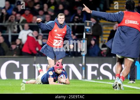 Louis Bielle Biarrey of France, left Oscar Jegou of France during the ...