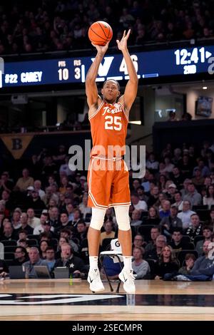 Texas forward Jayson Kent (25) is blocked by Alabama center Clifford ...
