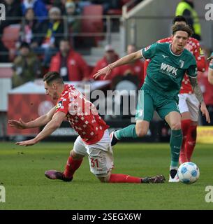 Dominik Kohr. (li) gegen Kristijan Jakic. fotografiert beim Fußball ...