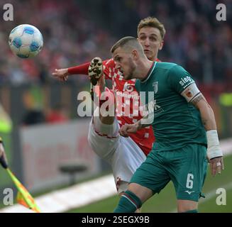 Jeffrey Gouweleeuw. (vo). gegen Nelson Weiper fotografiert beim Fußball ...