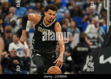 San Antonio Spurs forward Victor Wembanyama (1) dunks against Oklahoma ...