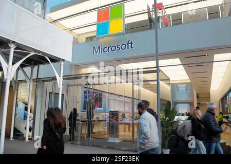 A Microsoft Experience Center seen on Fifth Avenue Stock Photo - Alamy