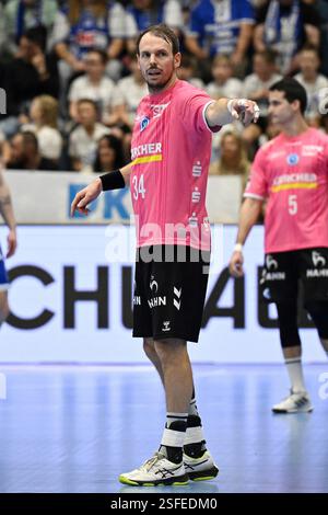 Kai Haefner (TVB Stuttgart 34) gegen Kay Smits (VfL Gummersbach 31) GER ...