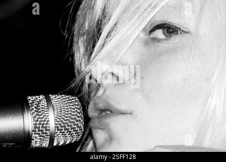 LEILA MOSS, DUKE SPIRIT, 2005: Leila Moss of Duke Spirit at the Barfly ...