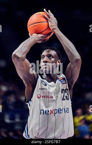 Berlin, Deutschland. 09th Feb, 2025. Matt Thomas (Alba Berlin, #11 ...
