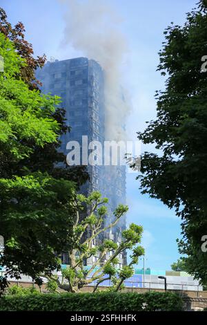 London, UK. 14 Jun 2017. Grenfell Tower fire in London broke out in a ...
