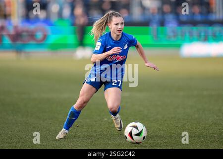 Michelle Weiß (Weiss, TSG, 27), am Ball, Freisteller, Ganzkörper ...