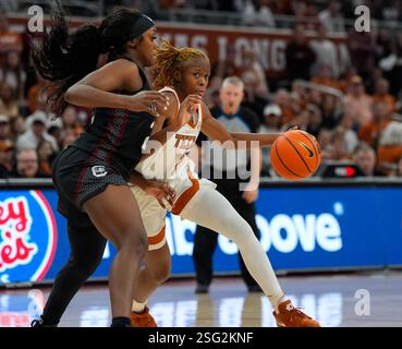 South Carolina guard Raven Johnson (25) shoots over UConn guard Azzi ...