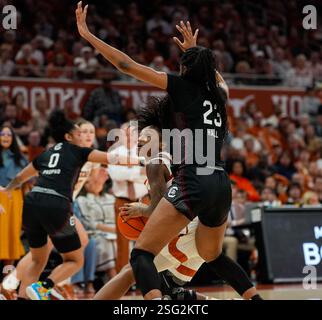 Texas guard Rori Harmon (3) moves the ball down court past Tennessee ...