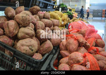 Sweet potato and potatos on display in a wholesale supermarket Stock ...