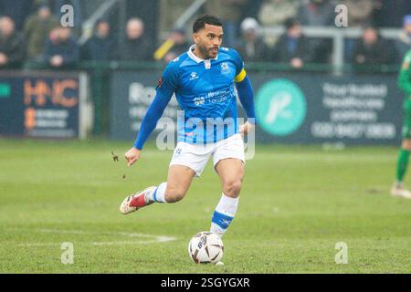 Adrian Mariappa passing the ball in Wealdstone Vs Gateshead 08/02/25 ...