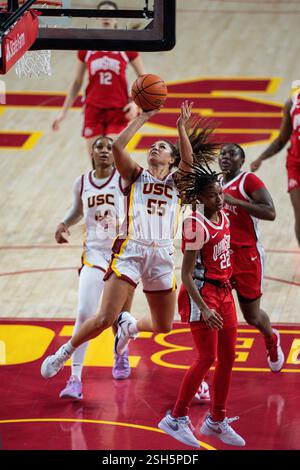 Southern California guard Talia von Oelhoffen (55) plays against ...