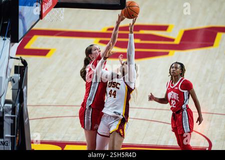 Southern California forward Kiki Iriafen (44) shoots against Michigan ...