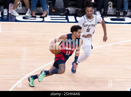 San Antonio Spurs guard Stephon Castle (5) is pressured by Golden State ...