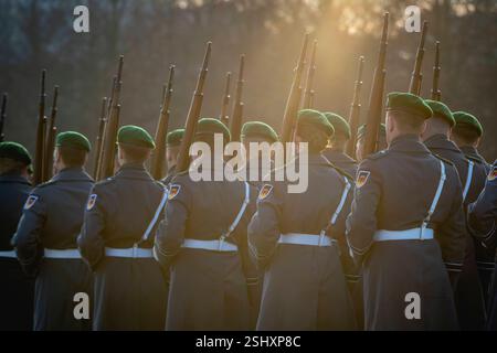 Soldaten des Wachbataillons der Bundeswehr im Rahmen des ...