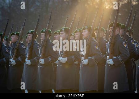 Soldaten des Wachbataillons der Bundeswehr im Rahmen des ...
