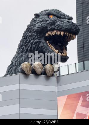 The Godzilla head, landmark and tourist attraction in Kabukichō ...