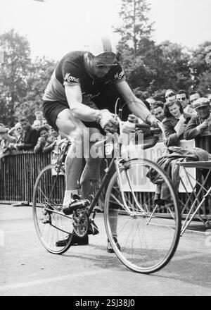 Tour de Romandie 1953: Eugen Kamber#Tour de Romandie 1953: Eugen Kamber Stock Photo - Alamy