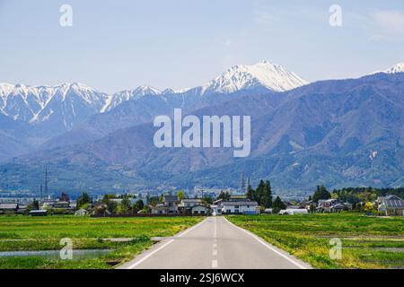 Ohisama road and Mount Jonen | Scenic Spring Landscape with a Straight ...