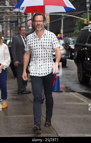 Guy Pearce made an appearance on 'The Late Show with Stephen Colbert ...