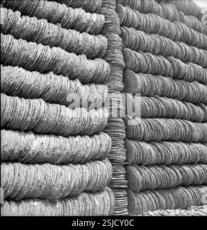 Verarbeitung von Schiefer in Termen, Wallis; 1946#Termen, Slate mine in ...
