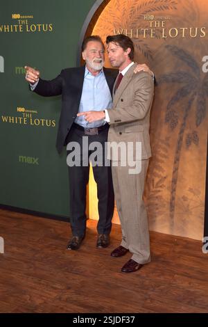 Arnold Schwarzenegger, mit Sohn Patrick Schwarzenegger bei der Premiere ...