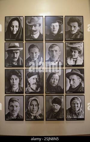 Old photographs of immigrants in Ellis Island National Museum of ...