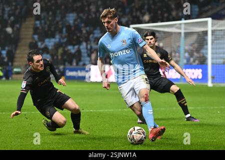 Jack Rudoni (5 Coventry City) goes forward with the ball during the Sky ...
