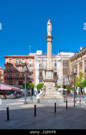 Plaza de Santa Catalina, statue of the Virgin Mary, old town ...