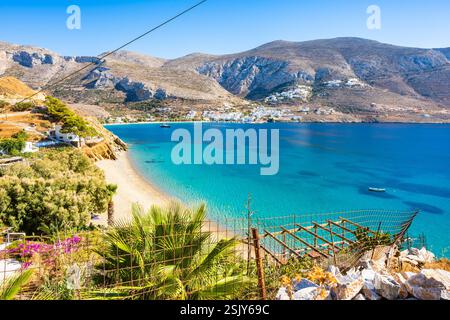 View of idyllic sandy Levrossos beach in Aigiali bay (Ormos Egialis ...