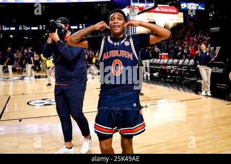 Auburn guard Tahaad Pettiford (0) celebrates during the second half of ...