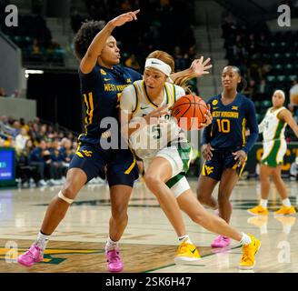 West Virginia guard Sydney Shaw (5) during an NCAA college basketball ...