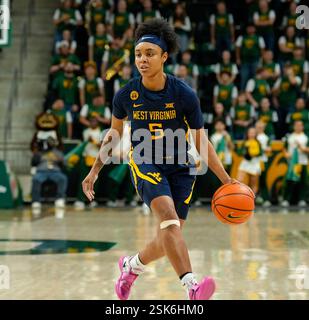 West Virginia guard Sydney Shaw (5) during an NCAA college basketball ...