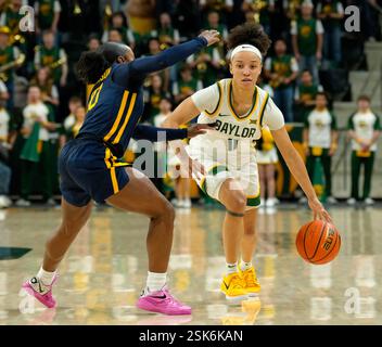 Baylor guard Jada Walker (11) shoots during the first half of an NCAA ...