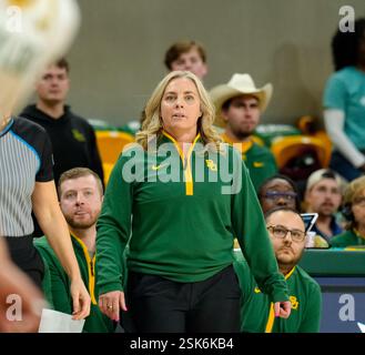 Baylor head coach Nicki Collen directs her team during the first half ...