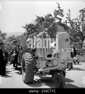 Holzvergaser # Wood gasifier #--- Traktorenkurs in Winterthur 1941# ...