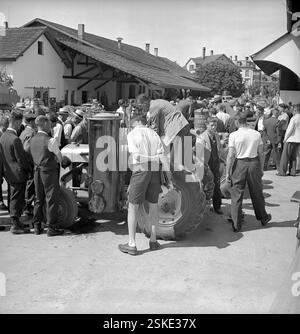 Traktor mit Holzvergaser--- Traktorenkurs in Winterthur 1941#Tractor ...