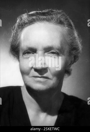Irene Joliot-Curie, Wissenschaftlerin und Schriftstellerin ca. 1940# ...