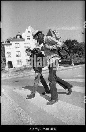 Hippie, Hippies--- Rucksack-Touristen in Zürich 1971; Nachtlager im ...