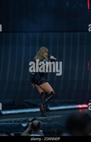 Taylor Swift perfroming at the Etihad Stadium in Manchester on 8th June ...