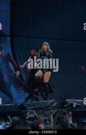 Taylor Swift perfroming at the Etihad Stadium in Manchester on 8th June ...