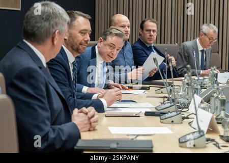 Belgium's Prime Minister Bart De Wever, right, speaks with Ukraine's ...