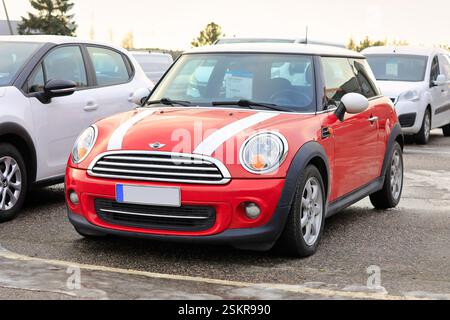 The BMW MINI COOPER S (R56) is a model of the iconic MINI Cooper series ...